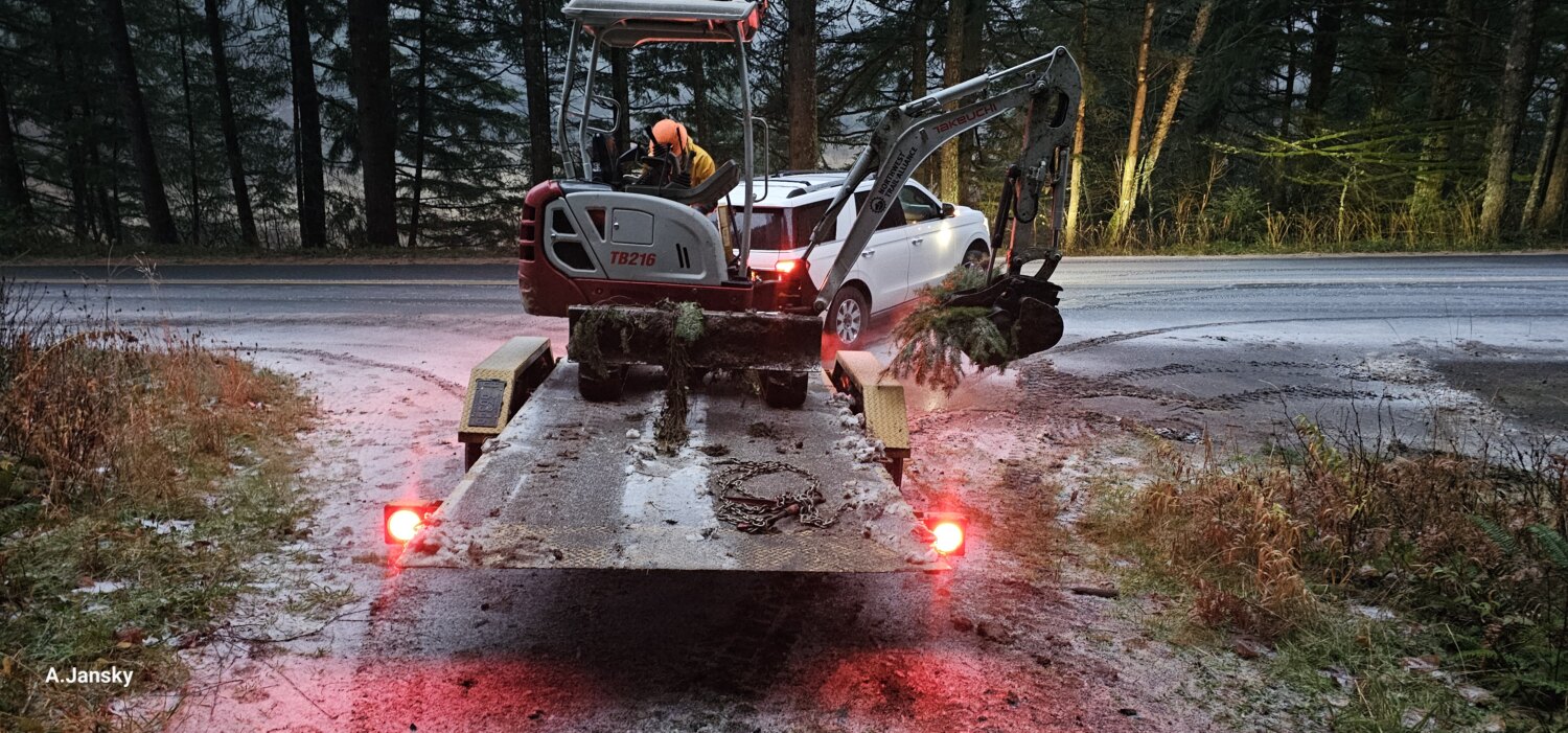 30 Volunteers Tackle Final Segment of Cascade Locks’ Peregrination ...